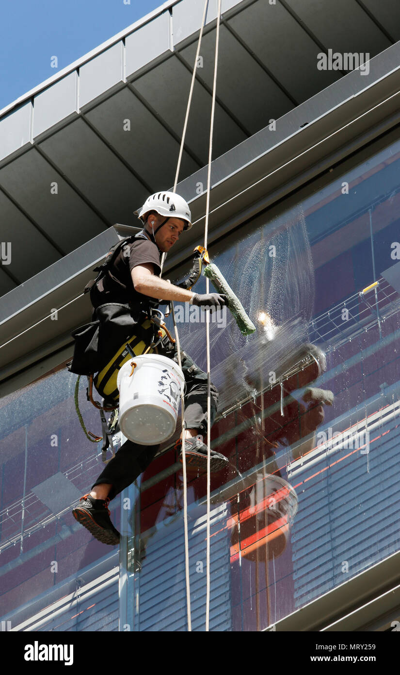Facade cleaning hi-res stock photography and images - Alamy
