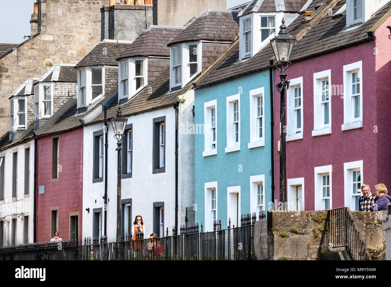 Colourful houses scotland hi-res stock photography and images - Alamy