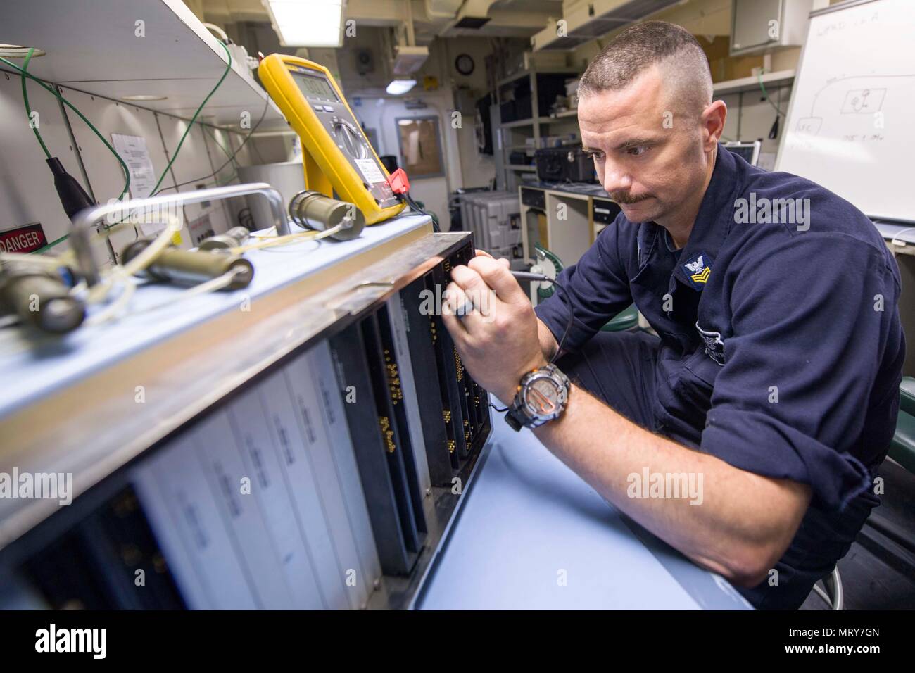 170711-N-UK248-0108 PACIFIC OCEAN (July 11, 2017) Aviation Electronics ...