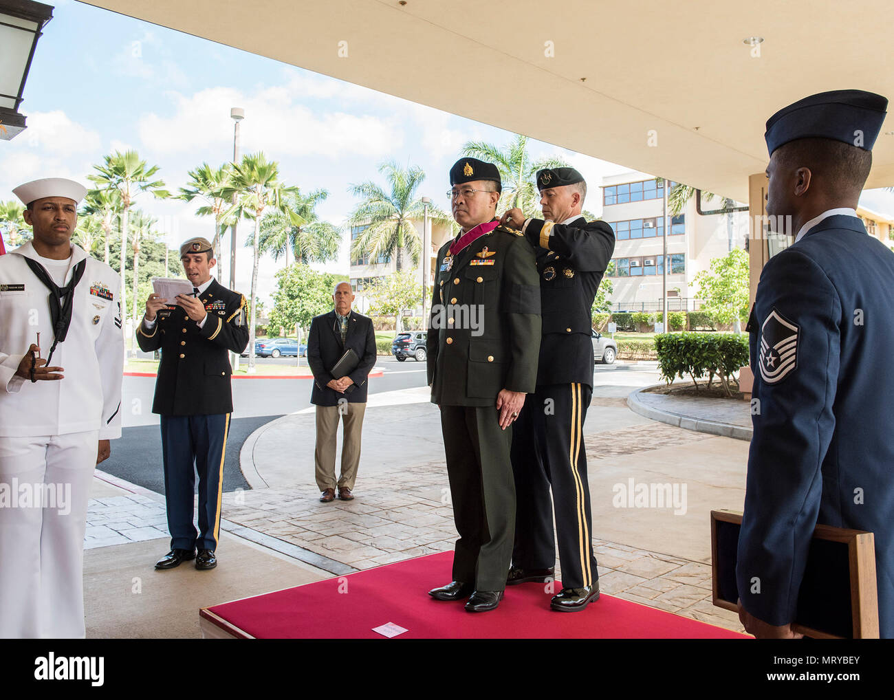 170714-N-ON707-078 CAMP H.M. SMITH, Hawaii (July 14, 2017) Lt. Gen ...