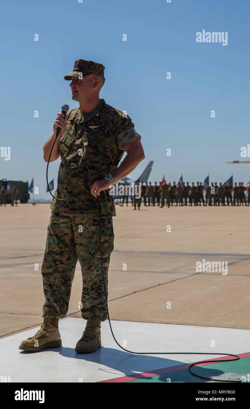 Col. Simon Doran, incoming commanding officer of Marine Aircraft Group ...