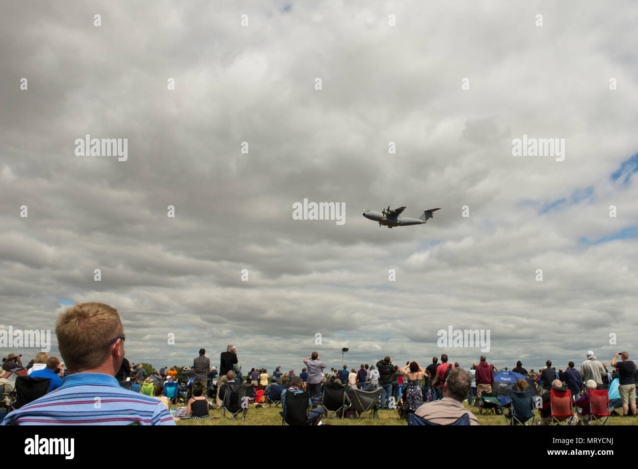 Fairford air show crowds hi-res stock photography and images - Alamy