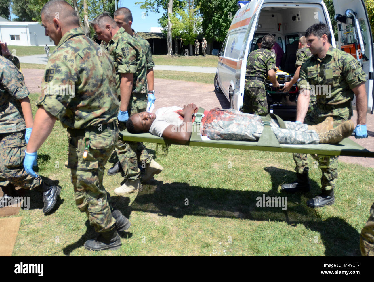Air force doctor and nurse hi-res stock photography and images - Alamy