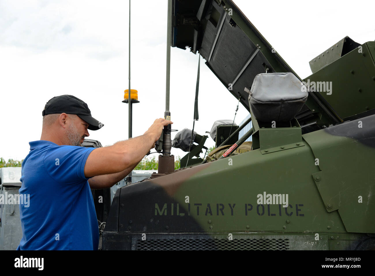 Humvee crossing hi-res stock photography and images - Alamy