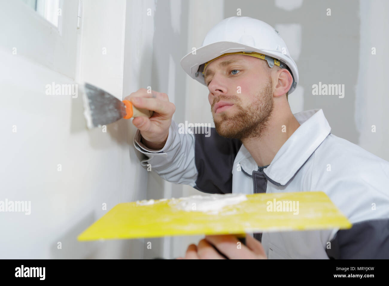 Plastering man wall helmet hi-res stock photography and images - Alamy