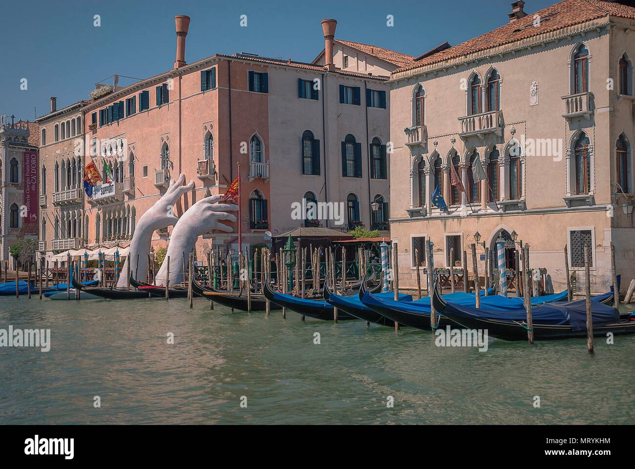 Giant hands sculpture venice hi-res stock photography and images - Alamy