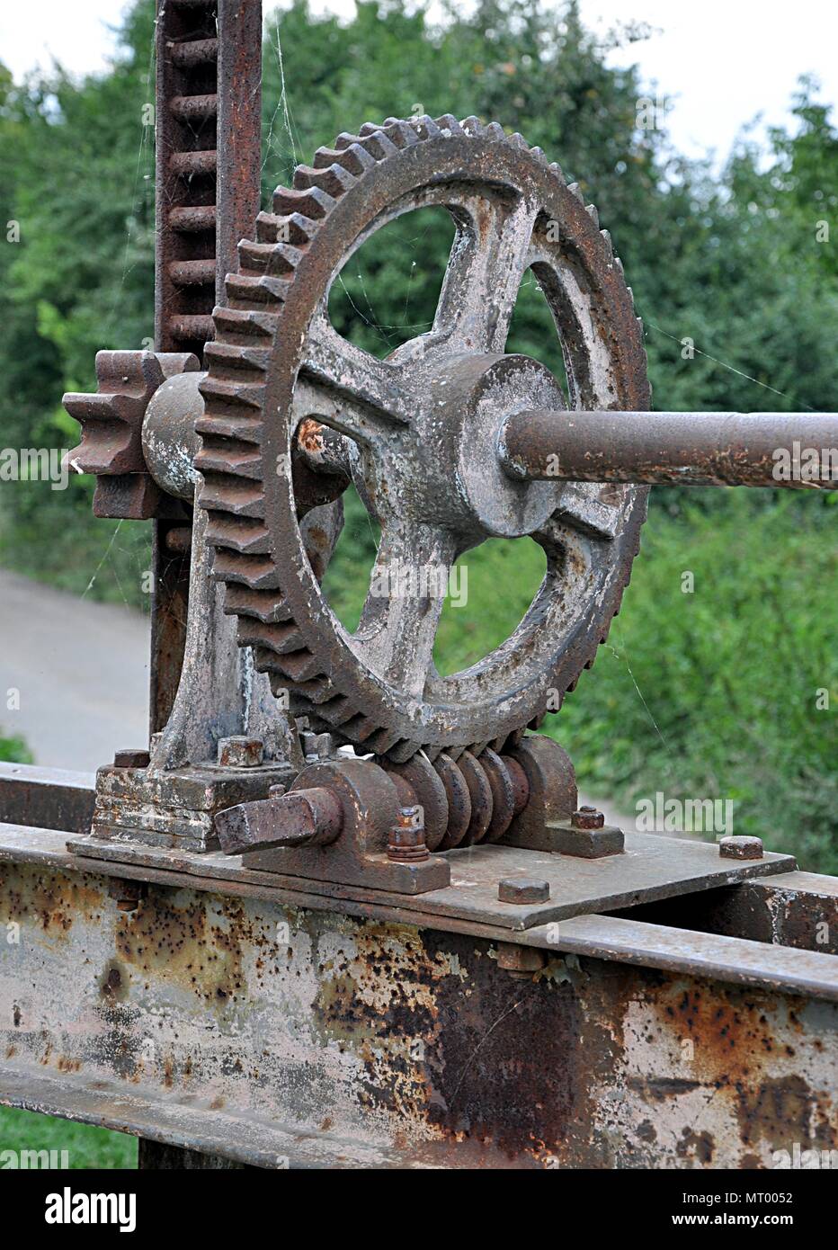 Old mechanic hi-res stock photography and images - Alamy