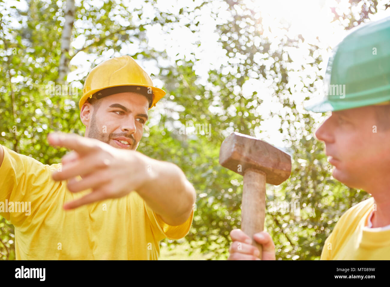 Construction workers build house hi-res stock photography and images ...