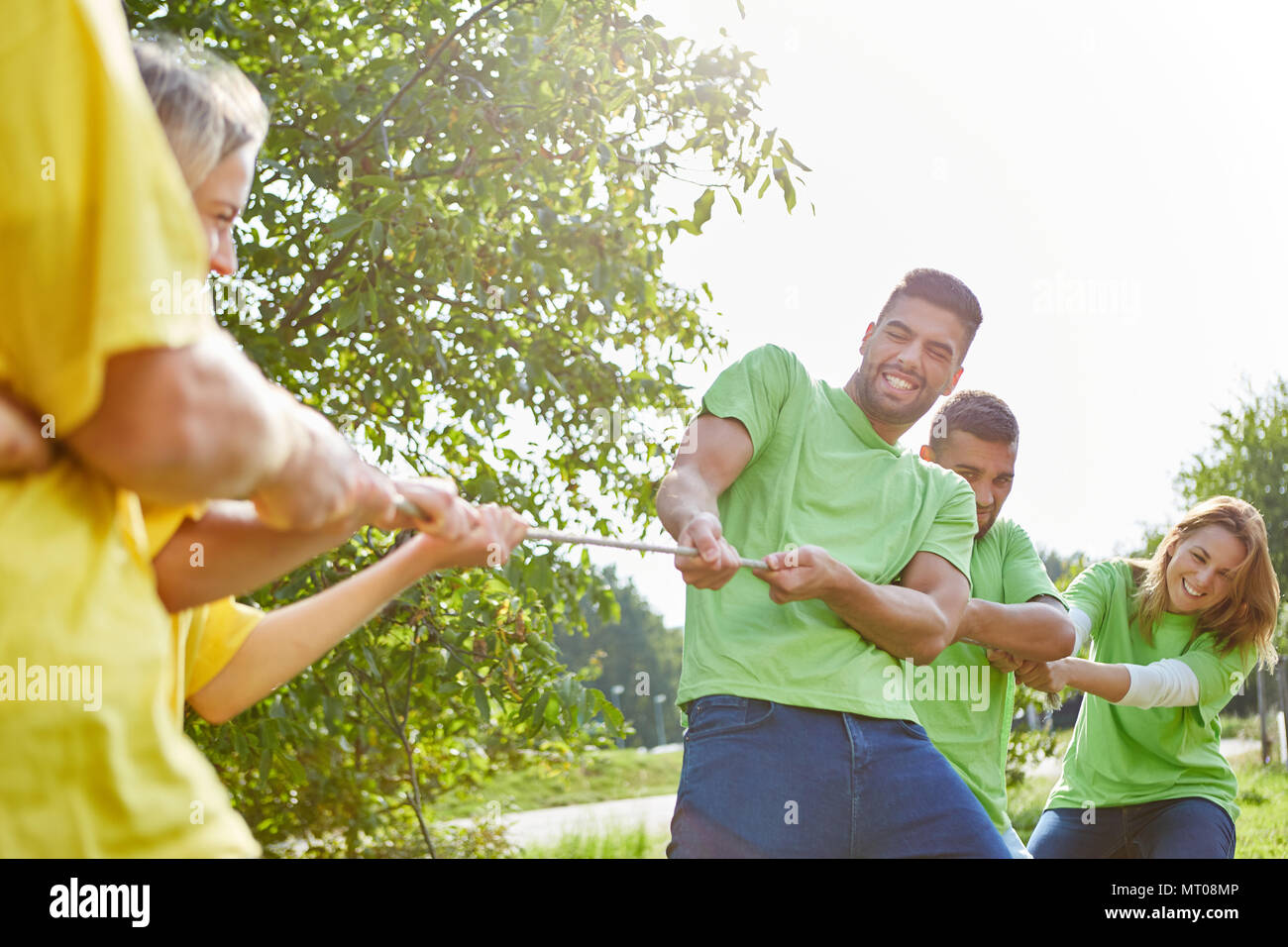 Two teams pull hi-res stock photography and images - Alamy