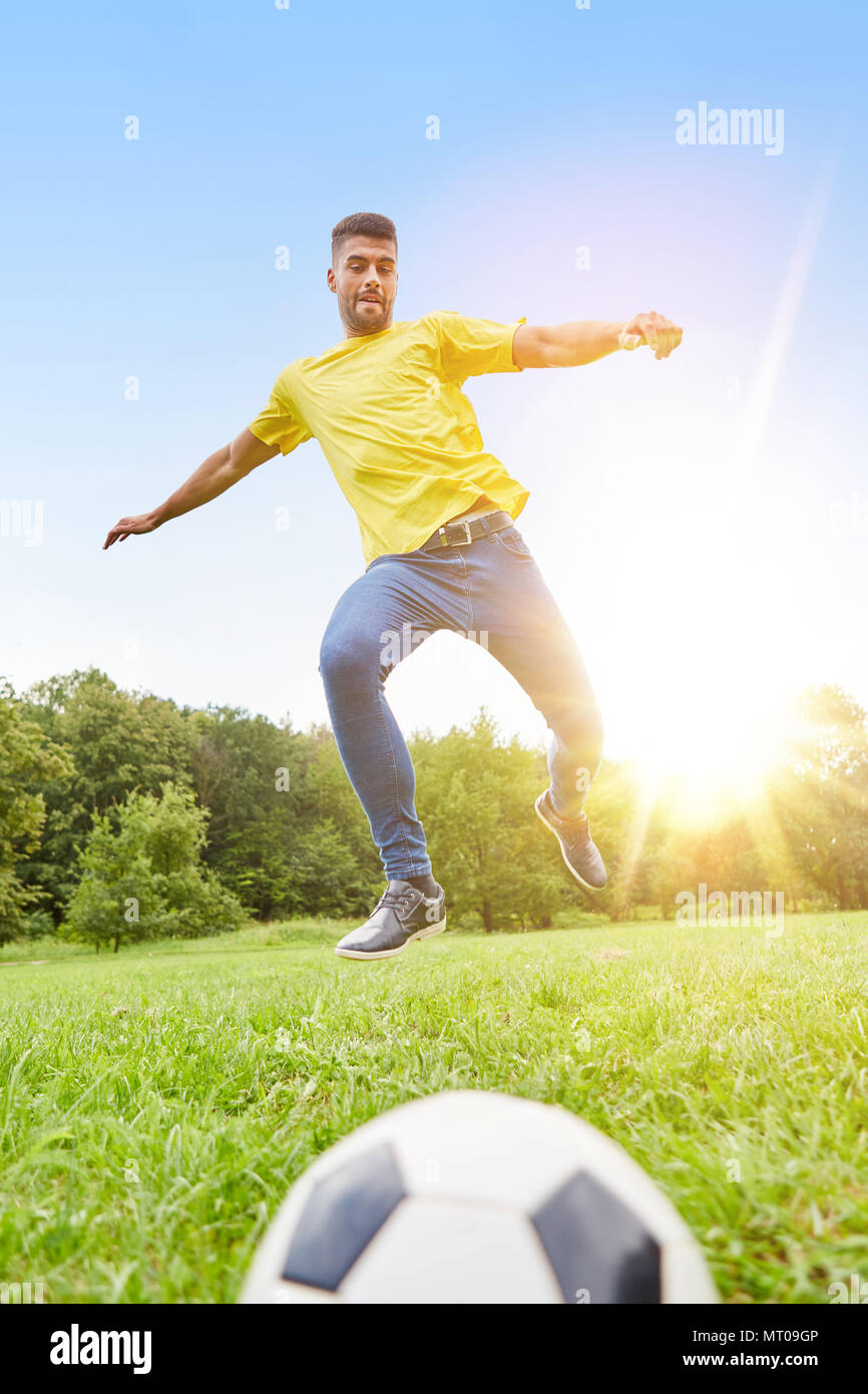 People play football on grass hi-res stock photography and images - Alamy