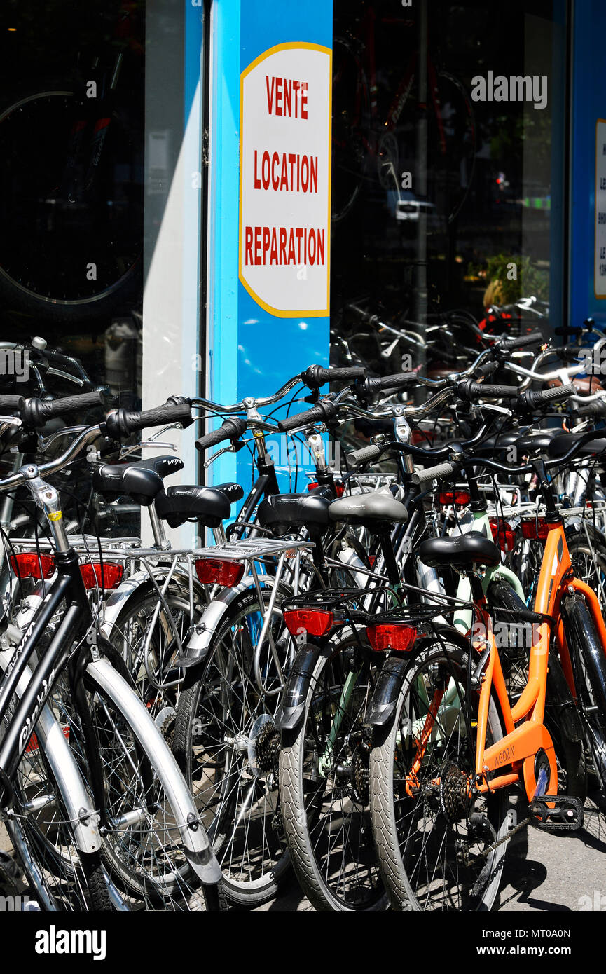 Selling Renting Bicycles store - Paris - France Stock Photo - Alamy