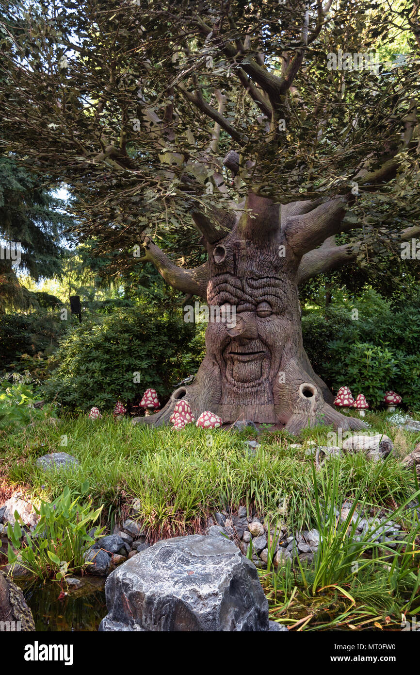 Efteling park talking tree hi-res stock photography and images - Alamy
