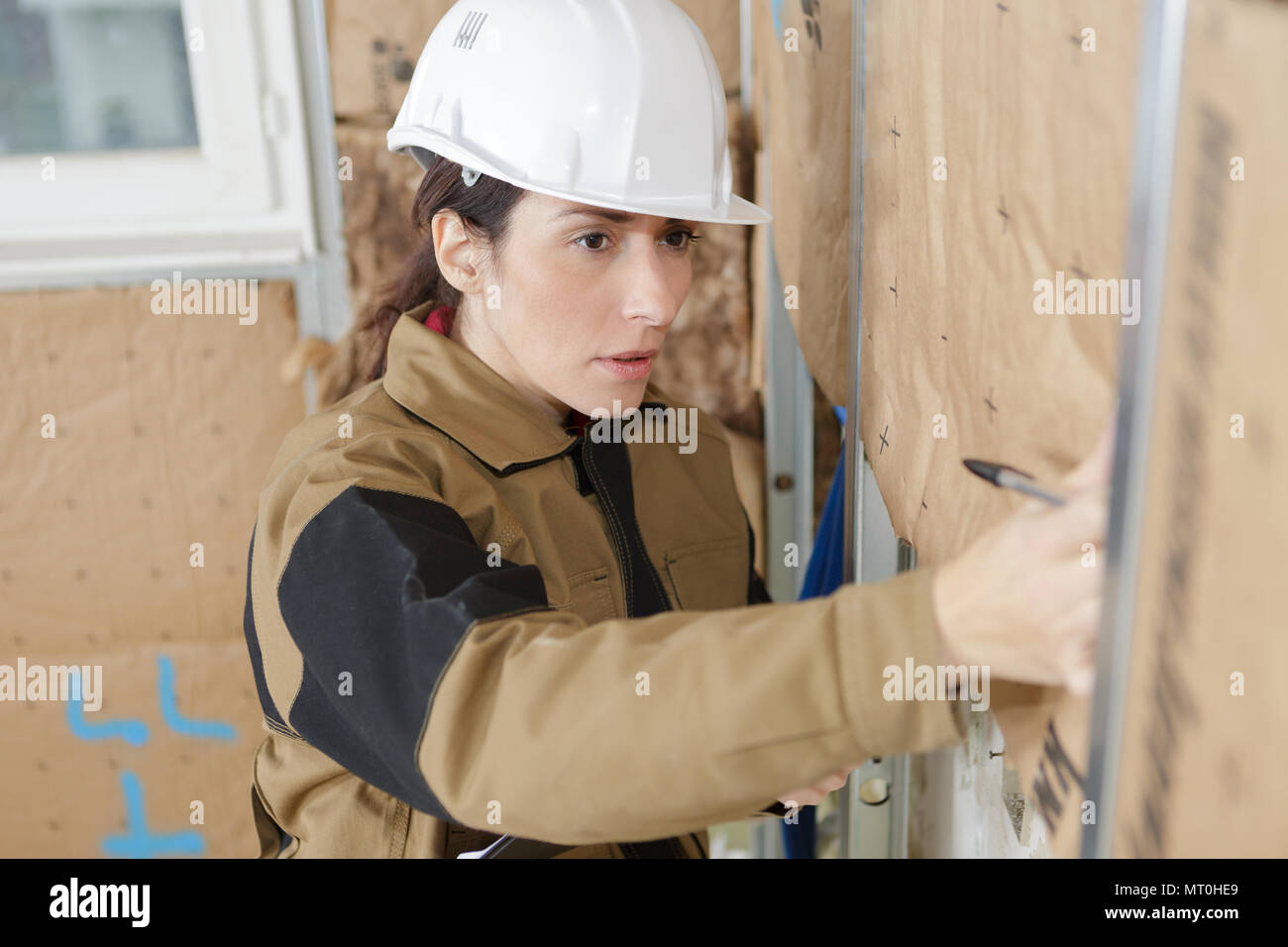Insulating wall hi-res stock photography and images - Alamy