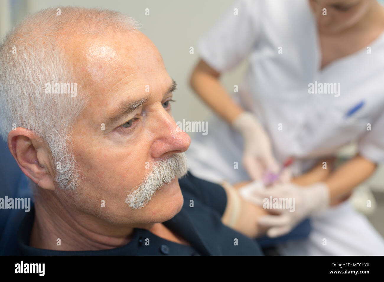 Senior diabetes patient injecting insulin hi-res stock photography and ...