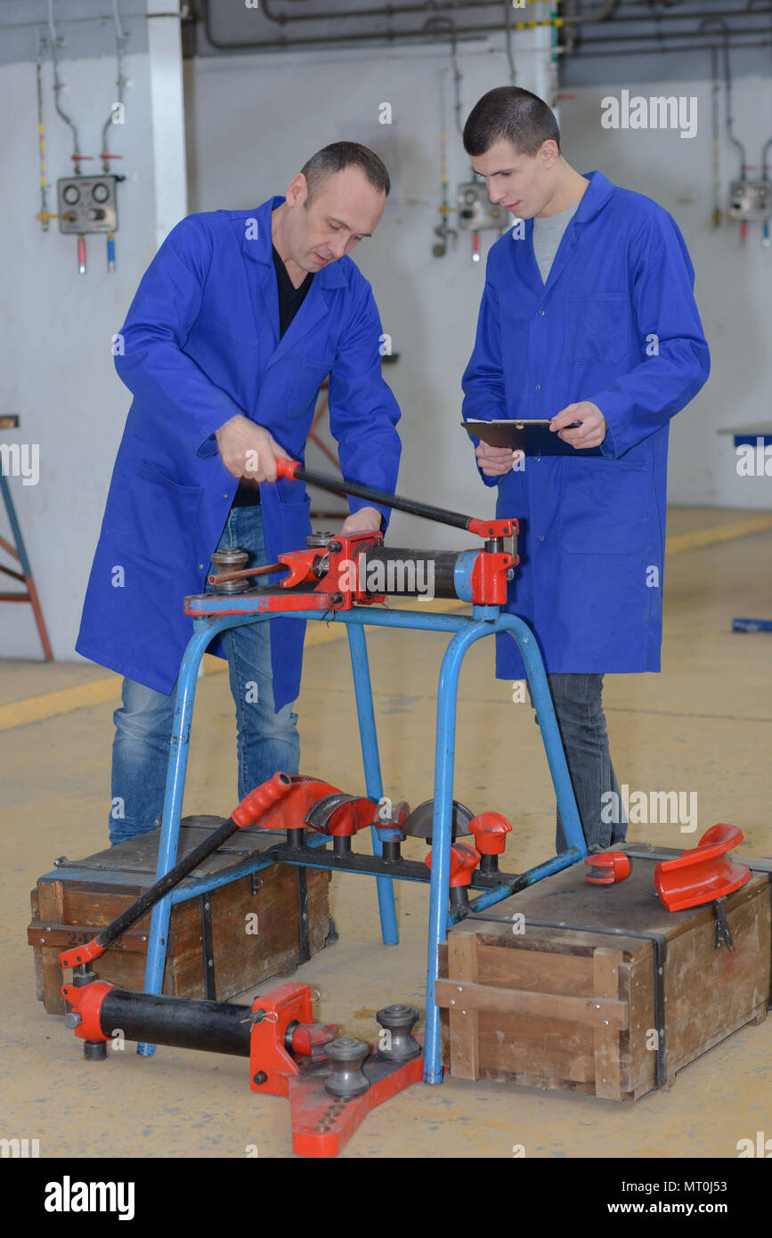 Auto repair shop training hi-res stock photography and images - Alamy