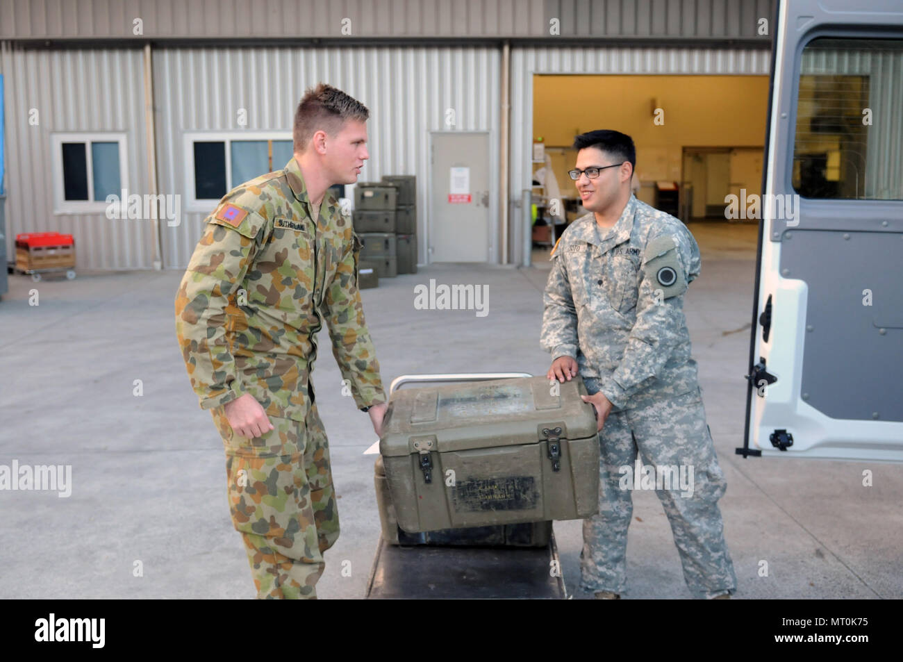150717-A-FB257-002.jpg - Australian Army Sapper Michael Sutherland ...