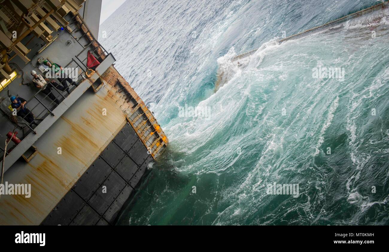 170716-N-NJ910-0244 ATLANTIC OCEAN (July 16, 2017) Amphibious assault ...