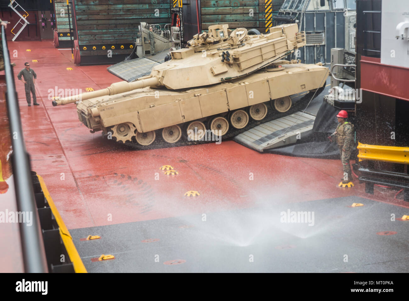 Usns john glenn hi-res stock photography and images - Alamy