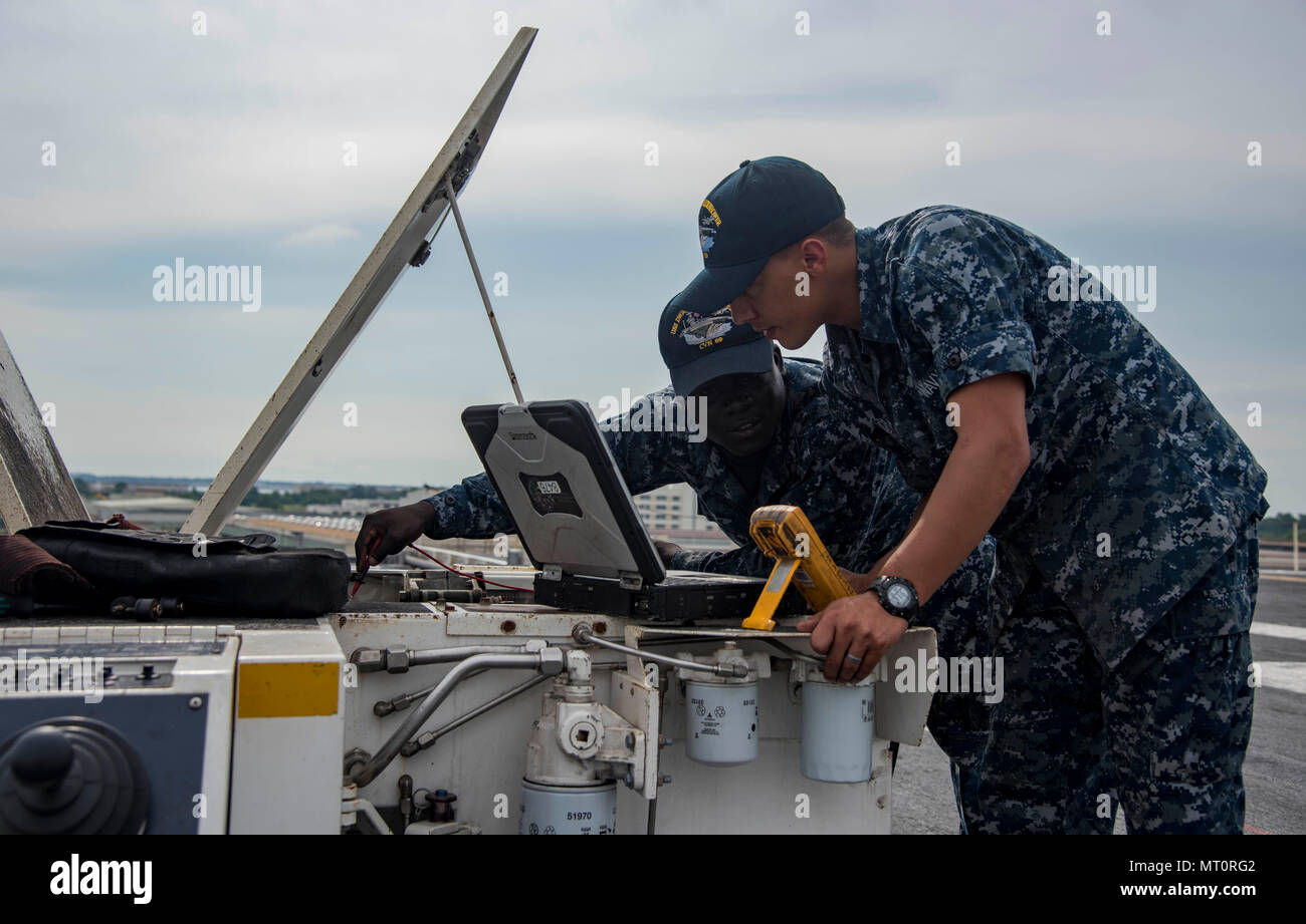 170718-N-QI061-0042 NORFOLK, Va. (July 18, 2017) Aviation Support ...