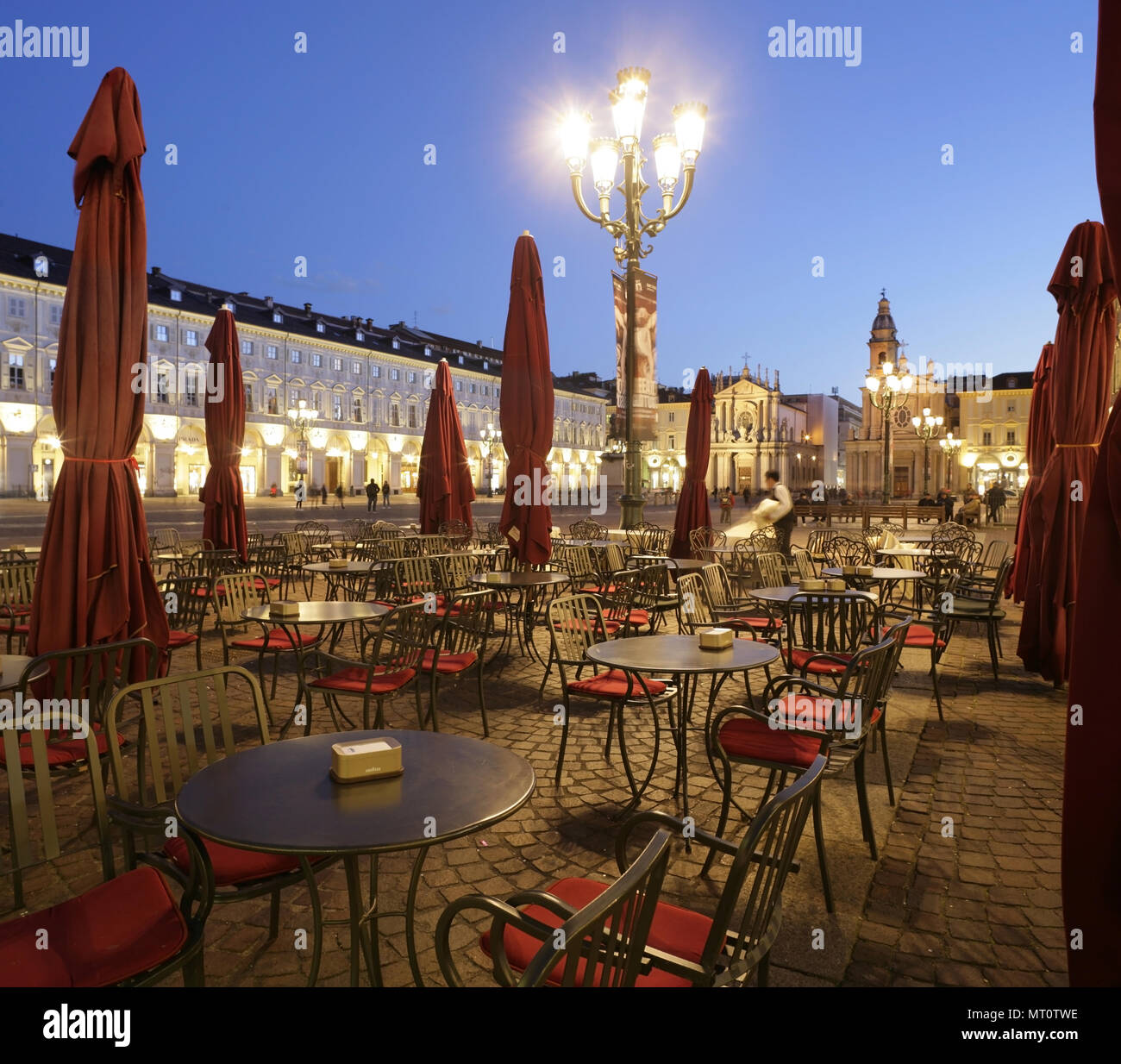 Pavement café in the Piazza San Carlo, Turin, Italy Stock Photo - Alamy