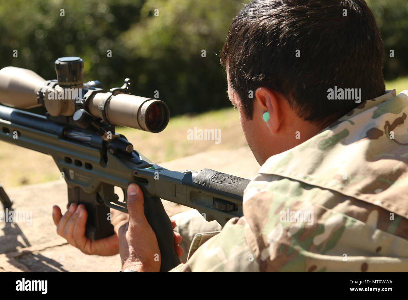 A U.S. Army Special Forces Soldier with 7th Special Forces Group ...