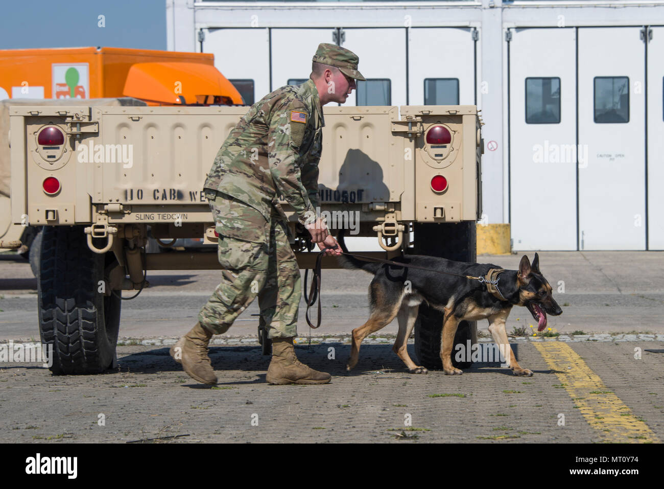 131st military police detachment hi-res stock photography and images ...