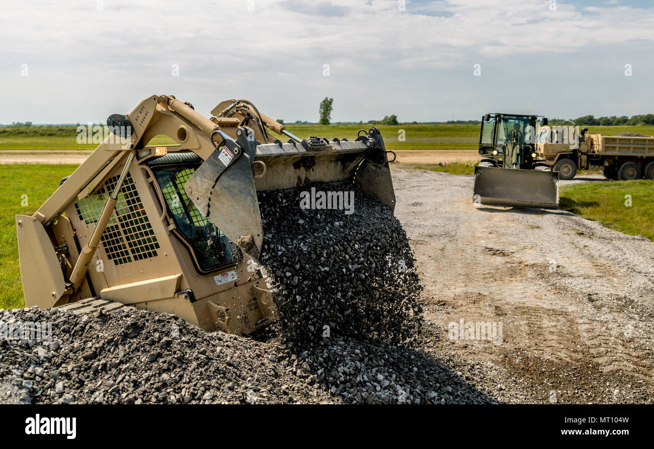 New York Army National Guard Soldiers from the 152nd Engineer Support ...