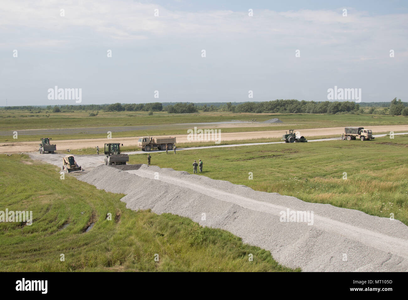 U.S. Army Soldiers with the 152nd Engineer support company, 204th ...