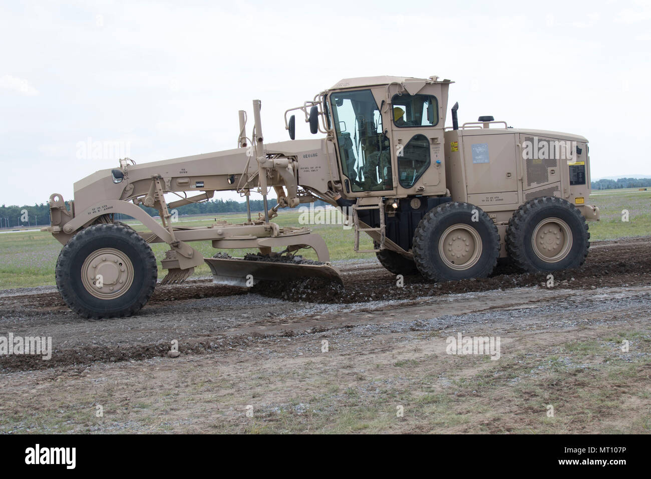 U.S. Army Soldiers with the 827th Engineer Company, 204th Engineer ...