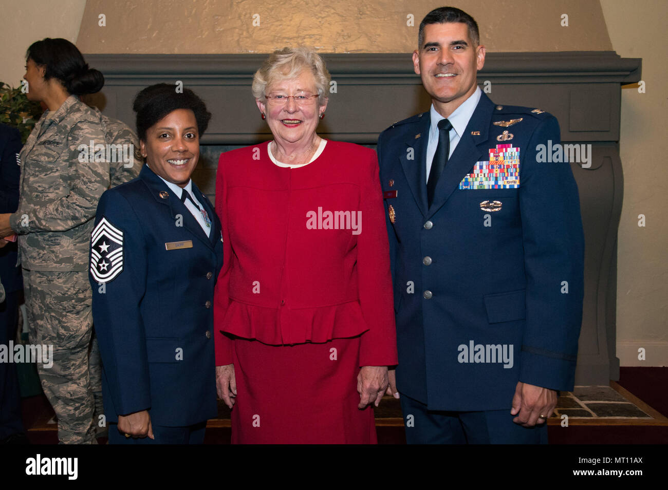 College sign installation hi-res stock photography and images - Alamy
