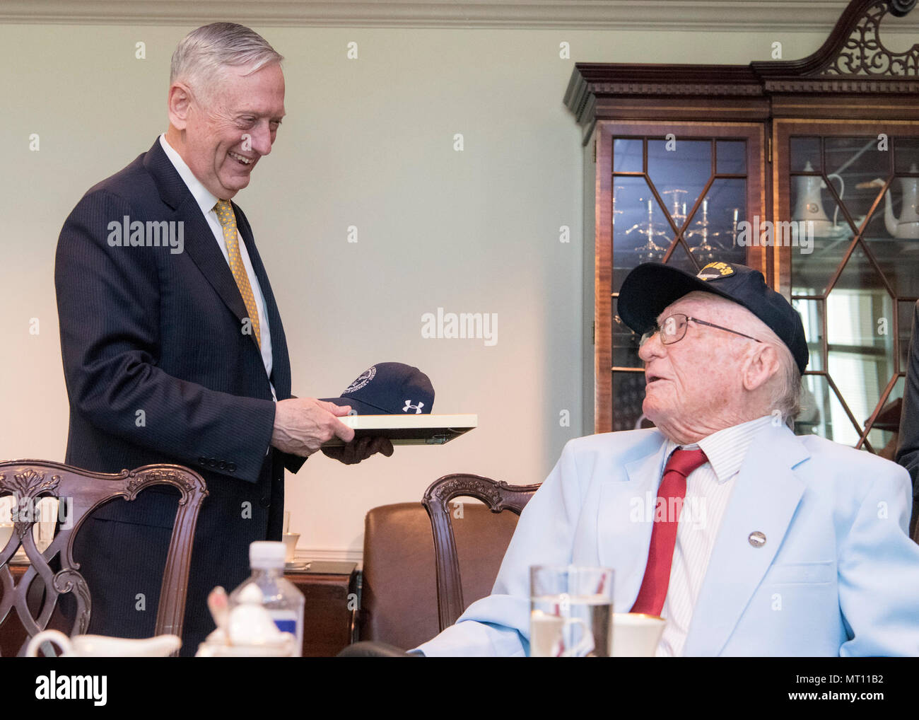 USS Arizona survivor Donald Stratton, who served as a seaman first ...