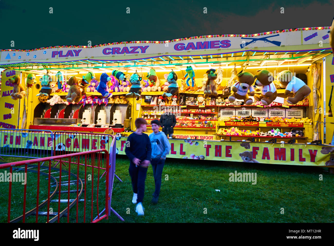 Hook a duck to win stall hi-res stock photography and images - Alamy