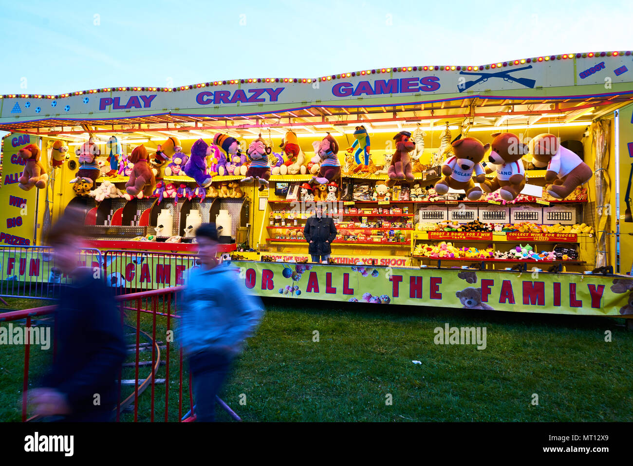 Fairground stall balloons hi-res stock photography and images - Alamy