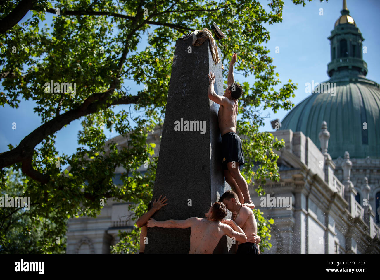 White or pyramid obelisk hi-res stock photography and images - Alamy