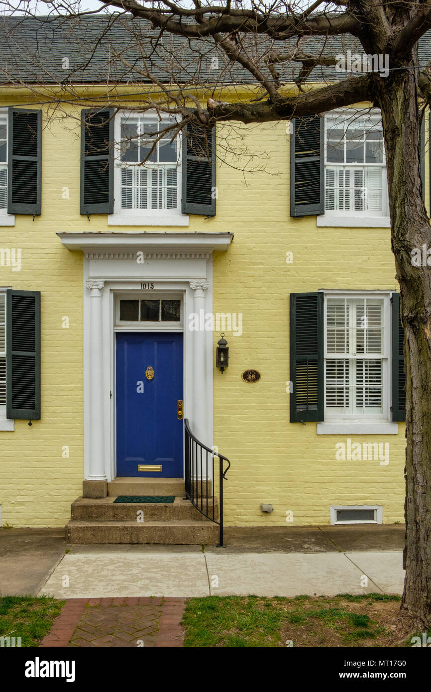 Neoclassical architecture yellow house hi-res stock photography and ...