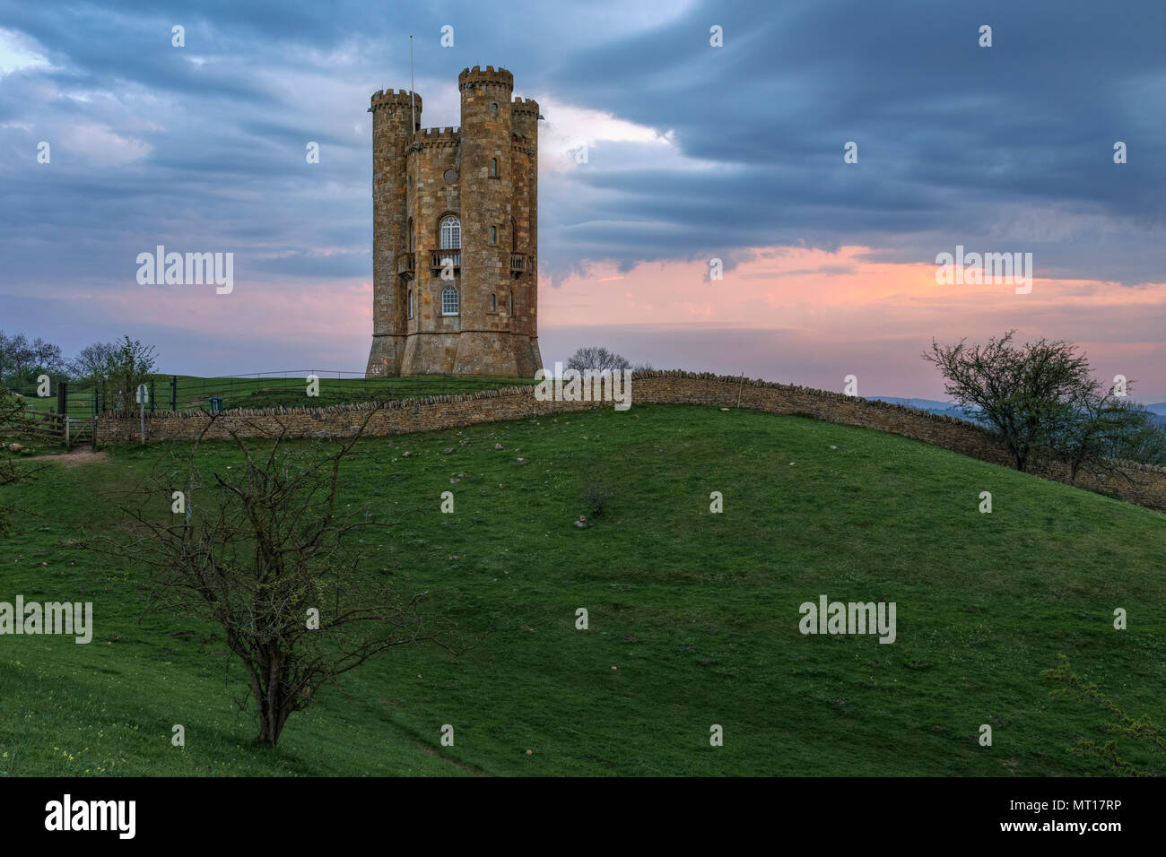 Broadway tower hi-res stock photography and images - Alamy