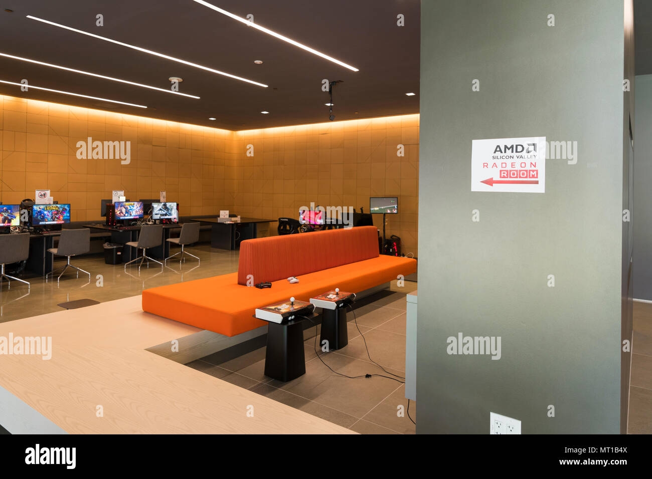 Micro company hi-res stock photography and images - Alamy