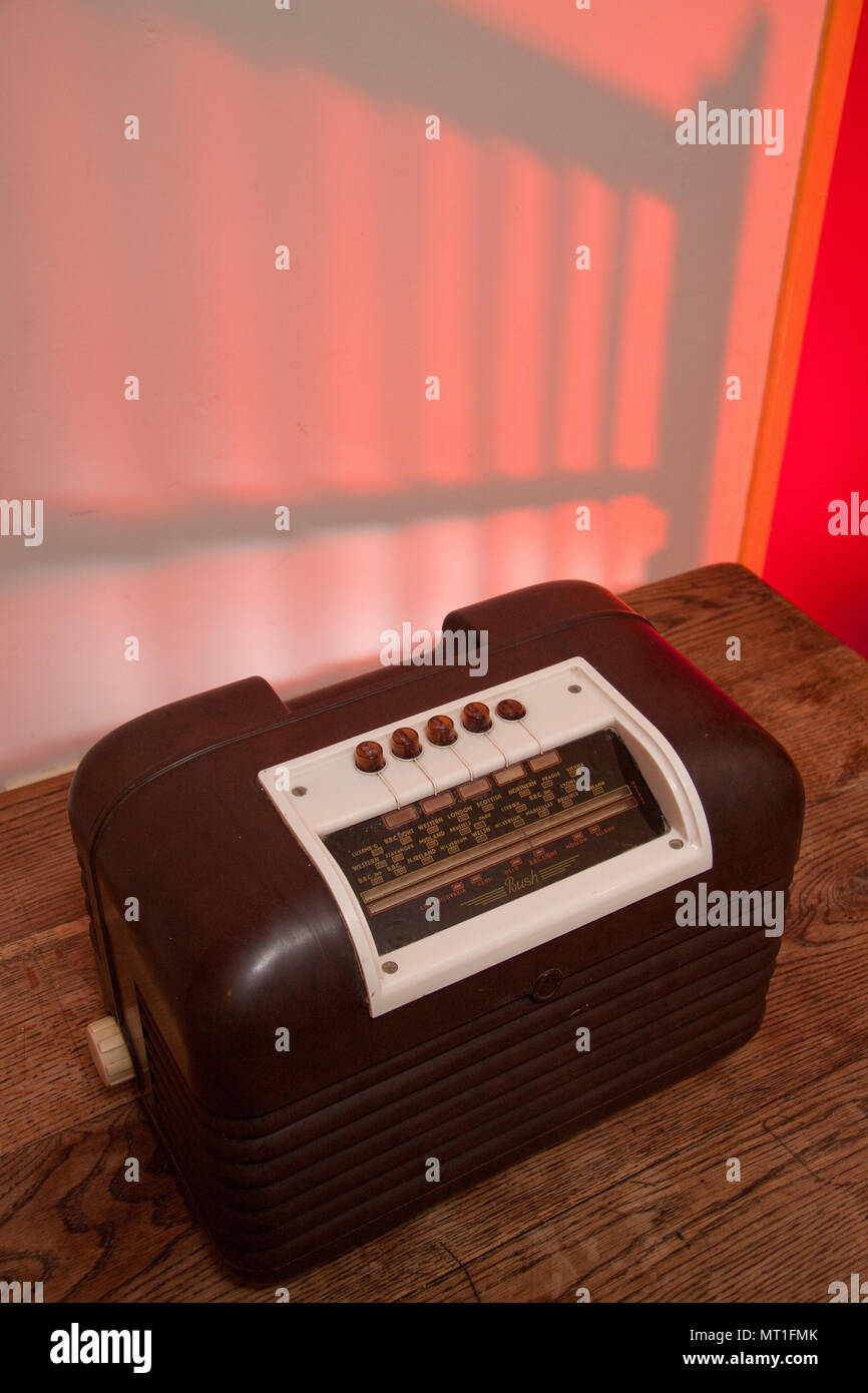 Vintage bush valve tube radio glowing hi-res stock photography and ...
