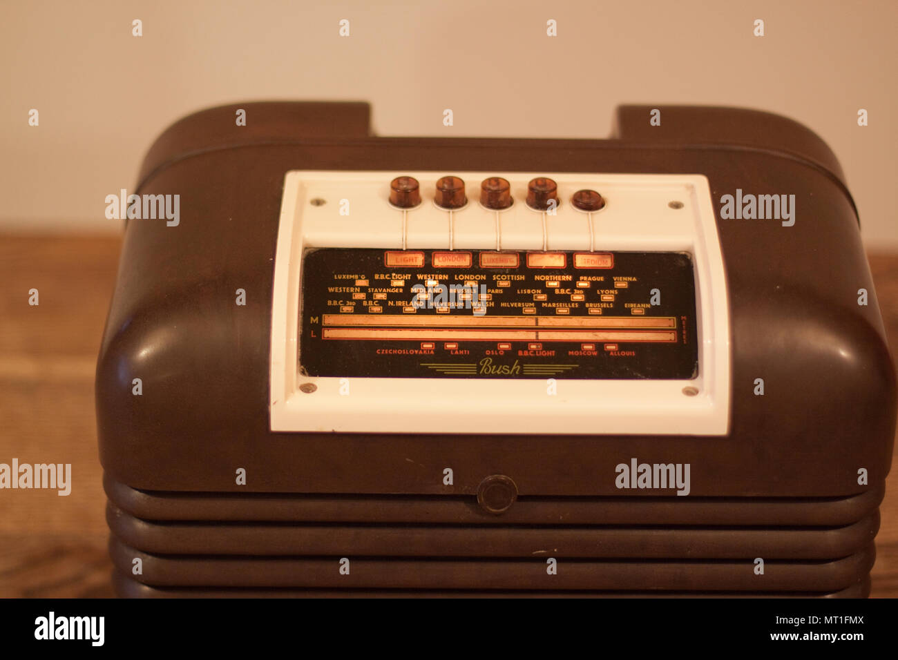 Vintage bush valve tube radio glowing hi-res stock photography and ...