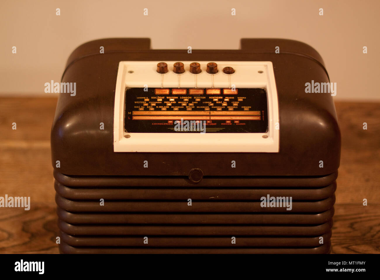 Vintage bush valve tube radio glowing hi-res stock photography and ...