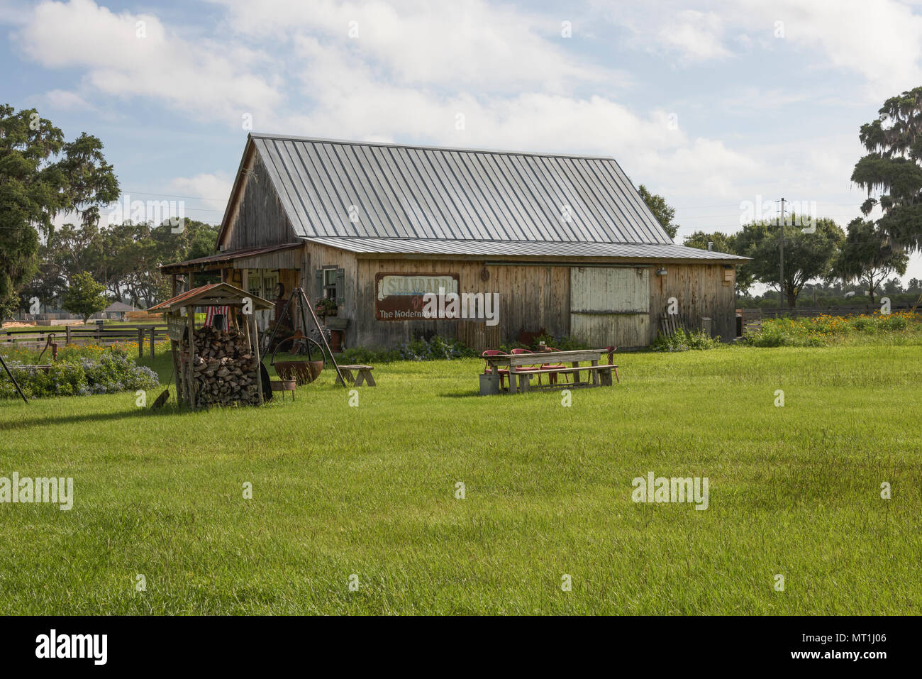 Florida cracker house hi-res stock photography and images - Alamy