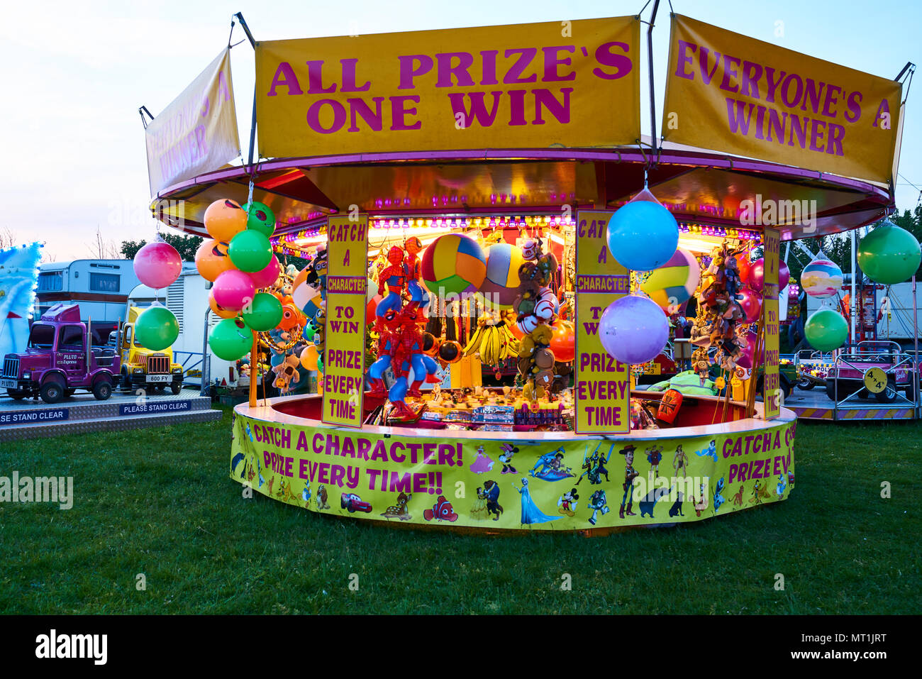 Fun fair game stall hi-res stock photography and images - Alamy