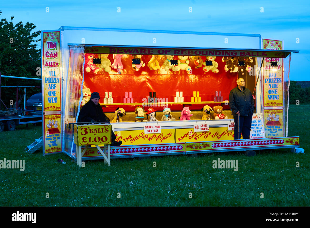 Fairground stall balloons hi-res stock photography and images - Alamy