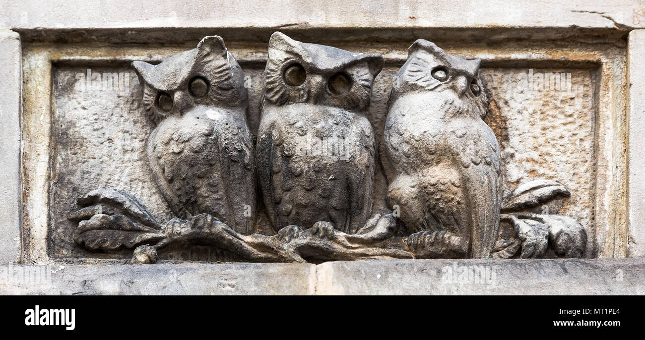 Facade building bas relief hi-res stock photography and images - Alamy