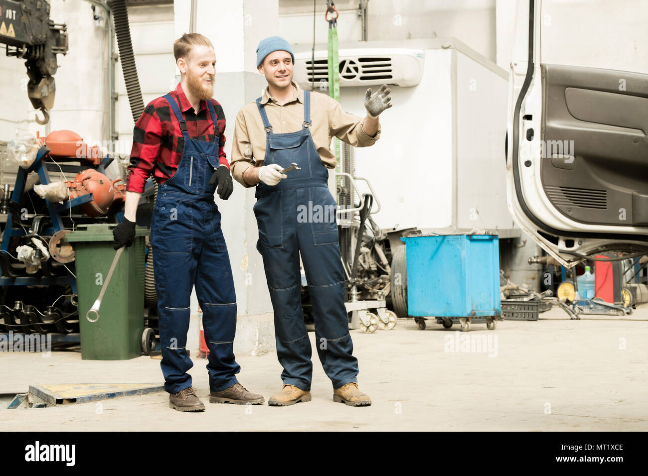 Auto Technicians At Work Stock Photo - Alamy