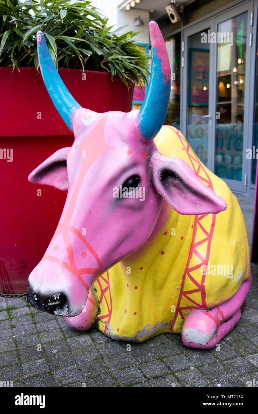 Holy cow statue hi-res stock photography and images - Alamy