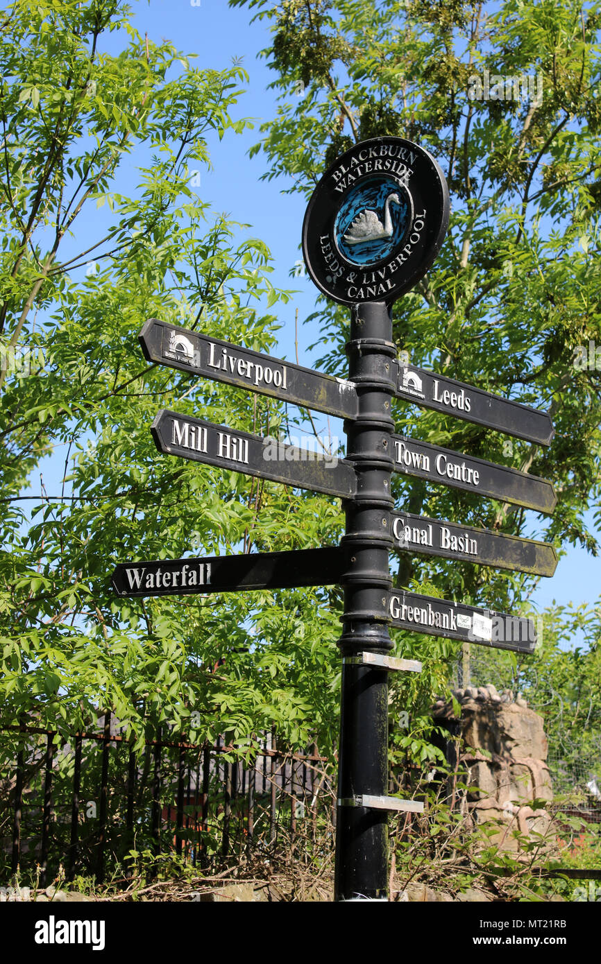 Towpath direction signpost hi-res stock photography and images - Alamy