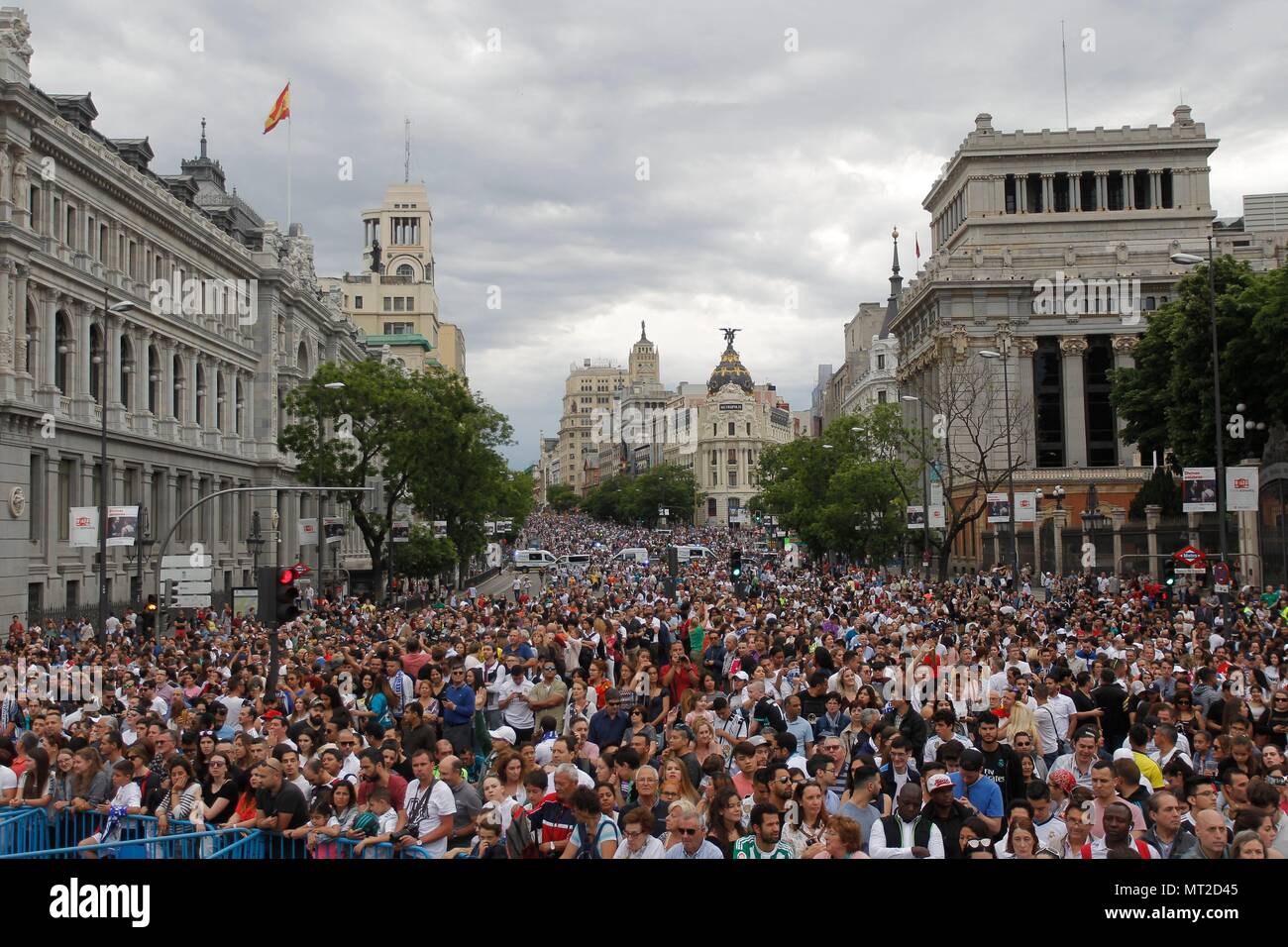 The Real Madrid soccer team celebrate with the supporters the Champions ...