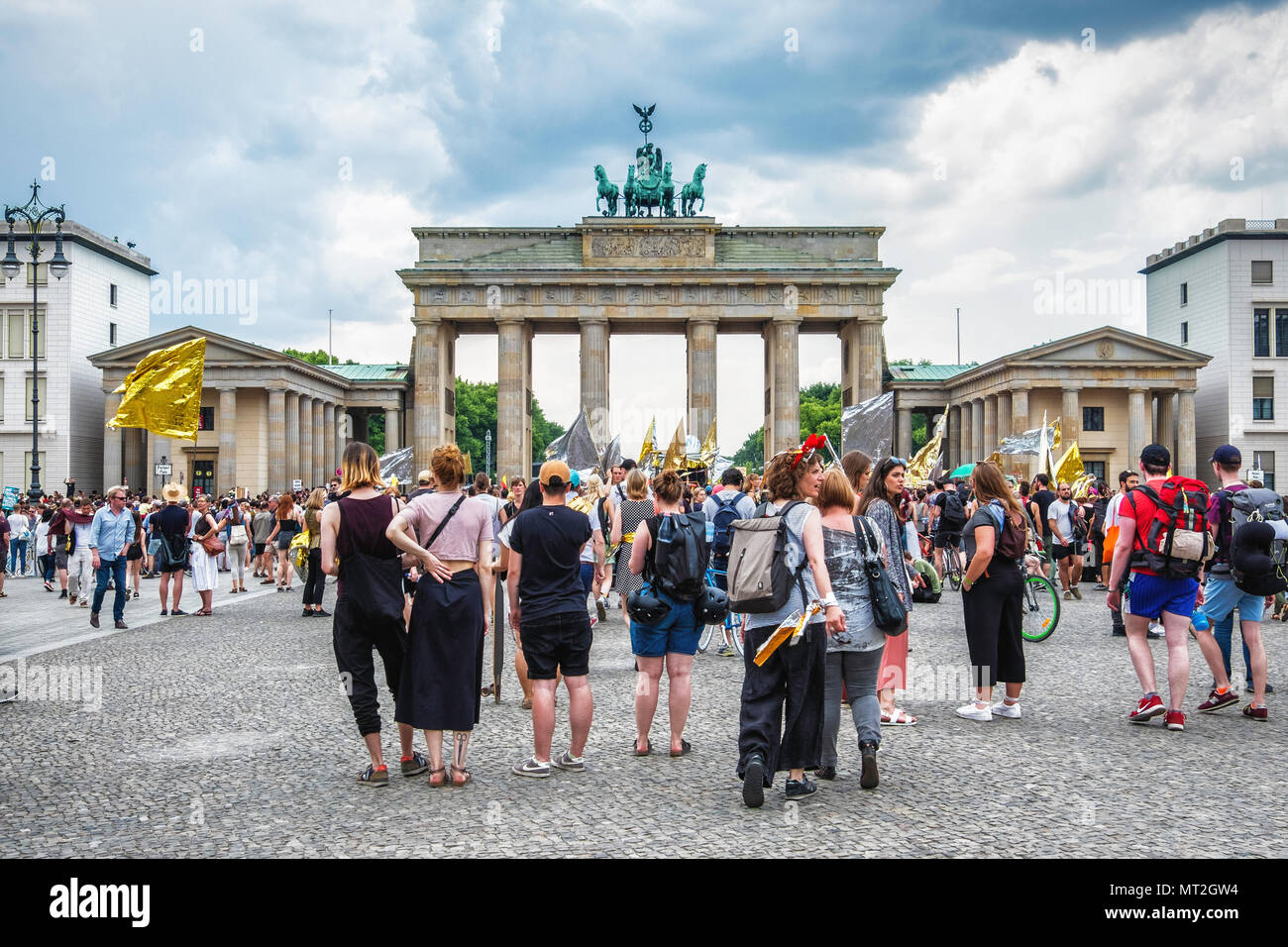 Germany,Berlin-Mitte, 27th May 2018. Shining Demonstration by the 'The ...