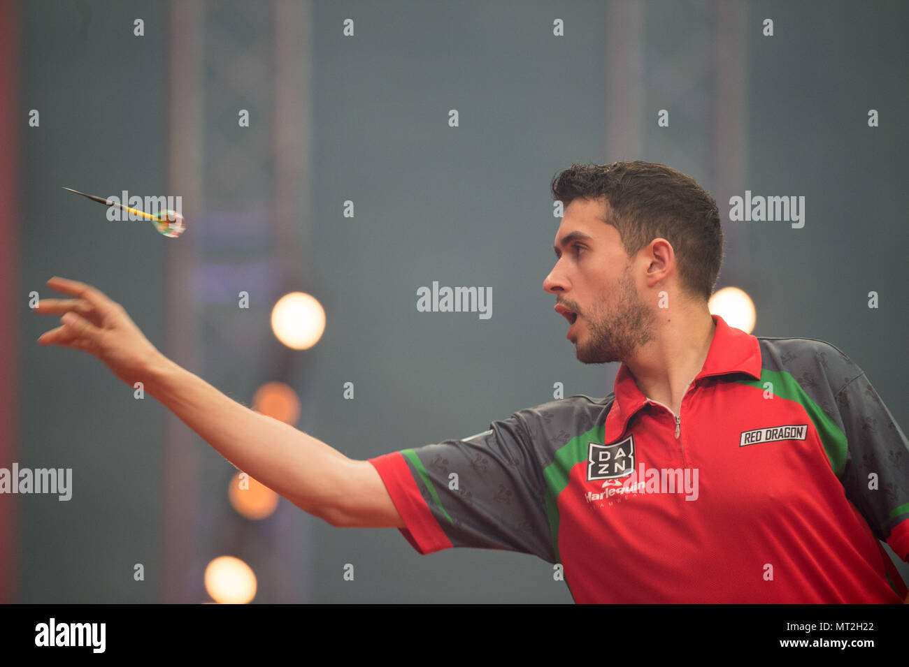 Jamie lewis darts hi-res stock photography and images - Alamy